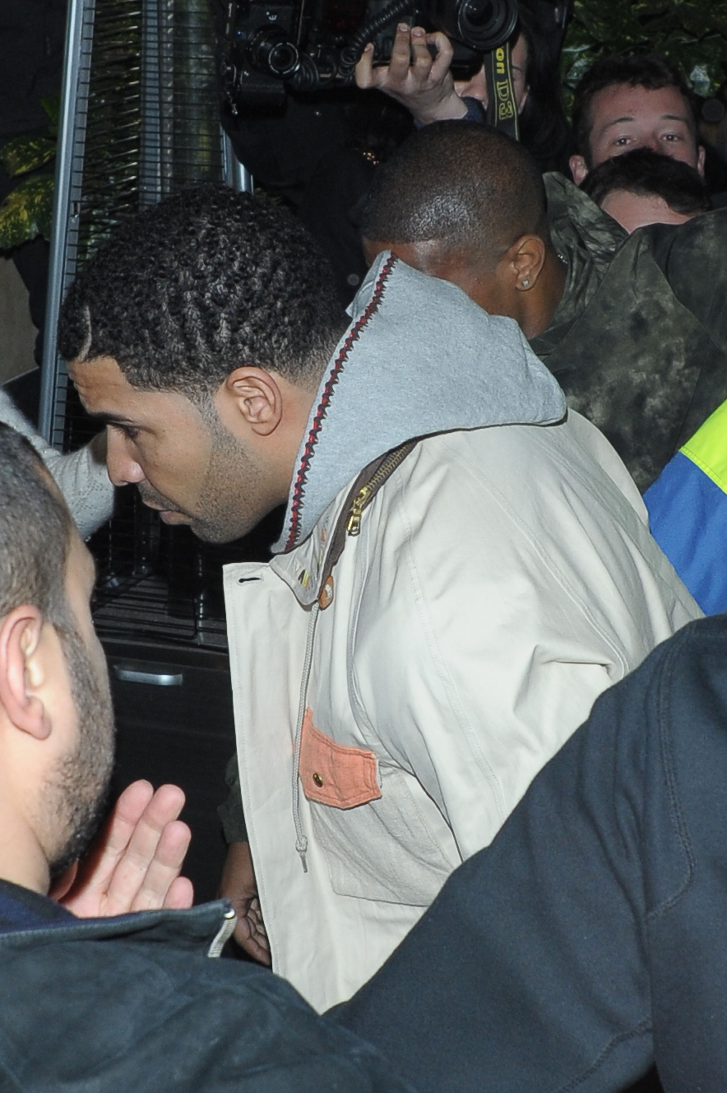 Rihanna & Drake “Take Care” While Clubbing In The UK (PHOTOS) | Global ...