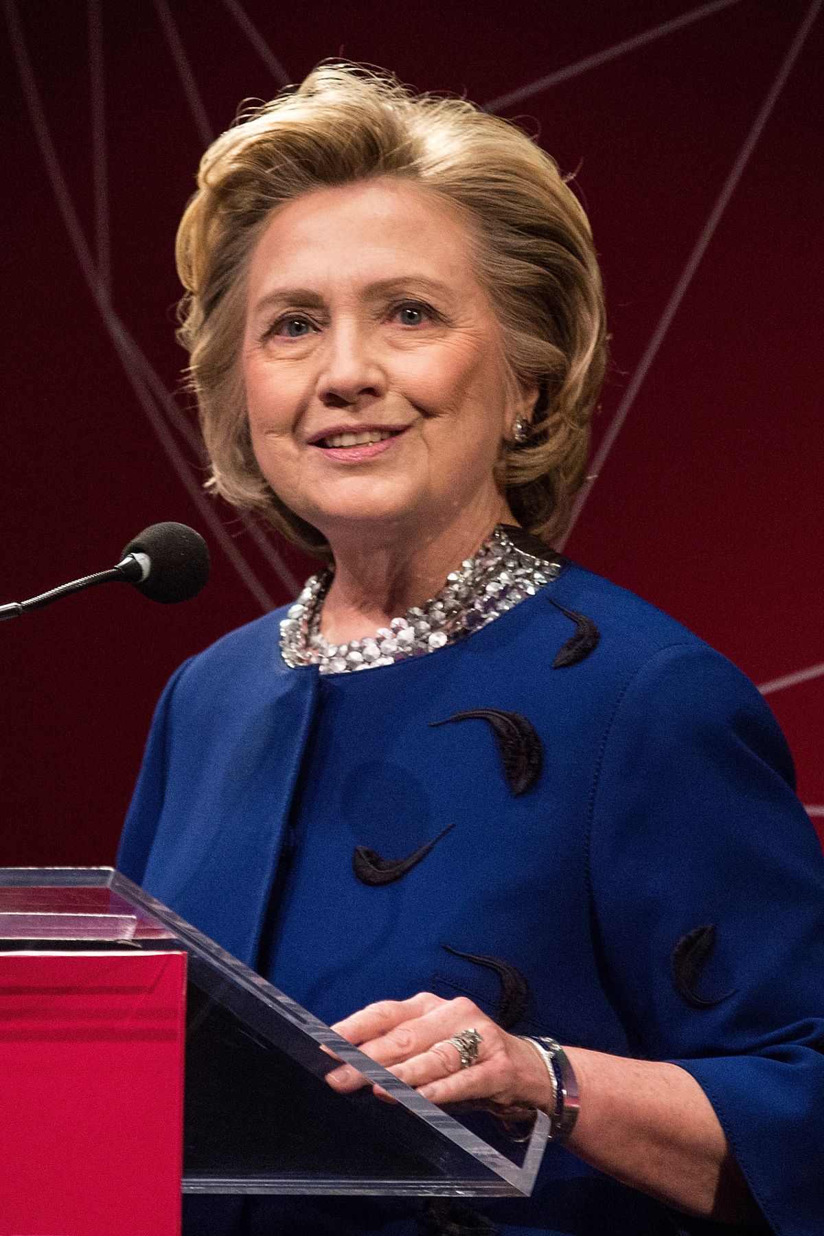 A Fashionable Timeline Of Hillary Clinton’s Awesome Pantsuits (PHOTOS ...