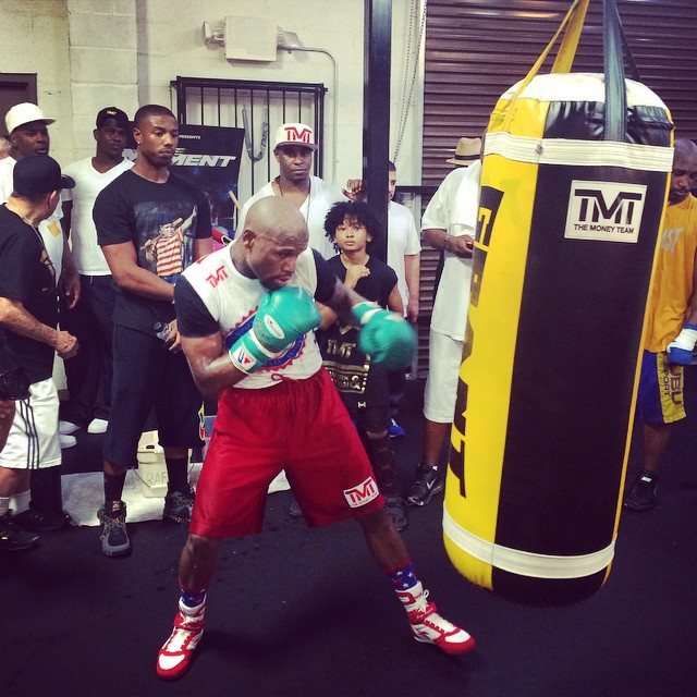 Michael B. Jordan Flexes His Muscles & Hits The Gym With Mayweather ...