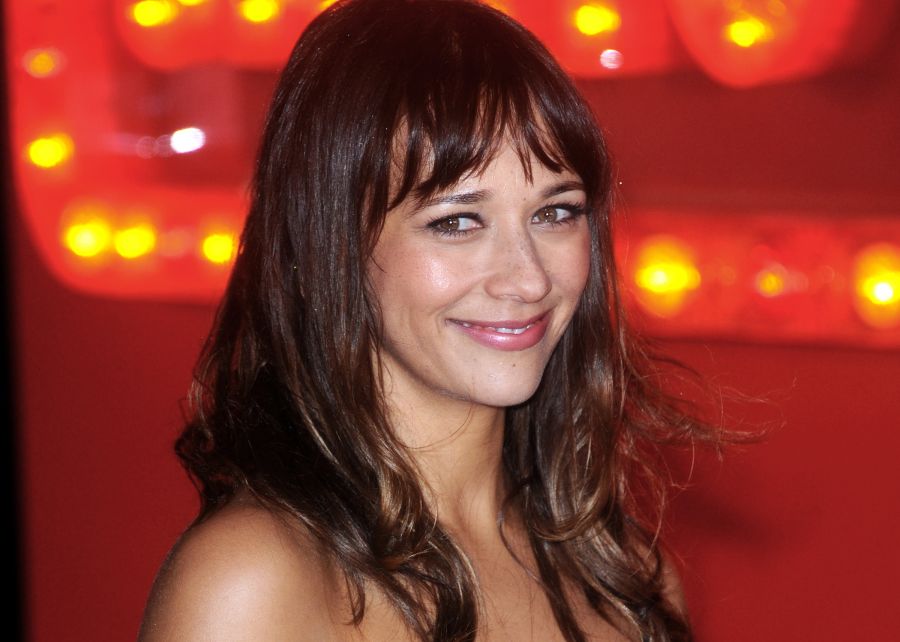 22 Pictures Of Rashida Jones Looking Young, Hot, & “Ethnic” (PHOTOS ...