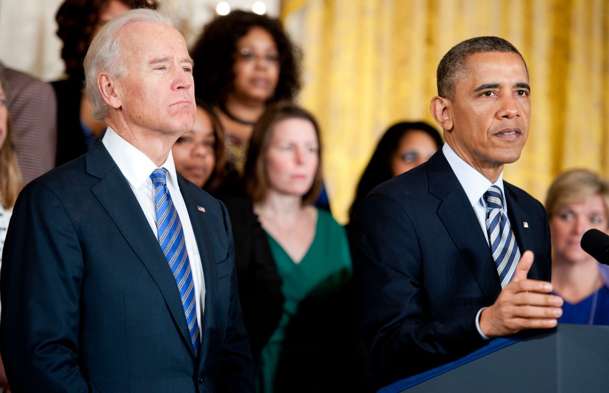 26 Pictures Of President Obama & VP Joe Biden Looking Like A Rap Duo ...