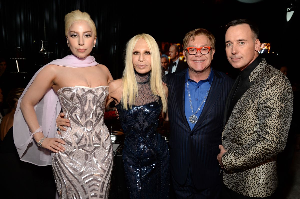 14 Photos Of Designer Donatella Versace With Her Famous Friends ...