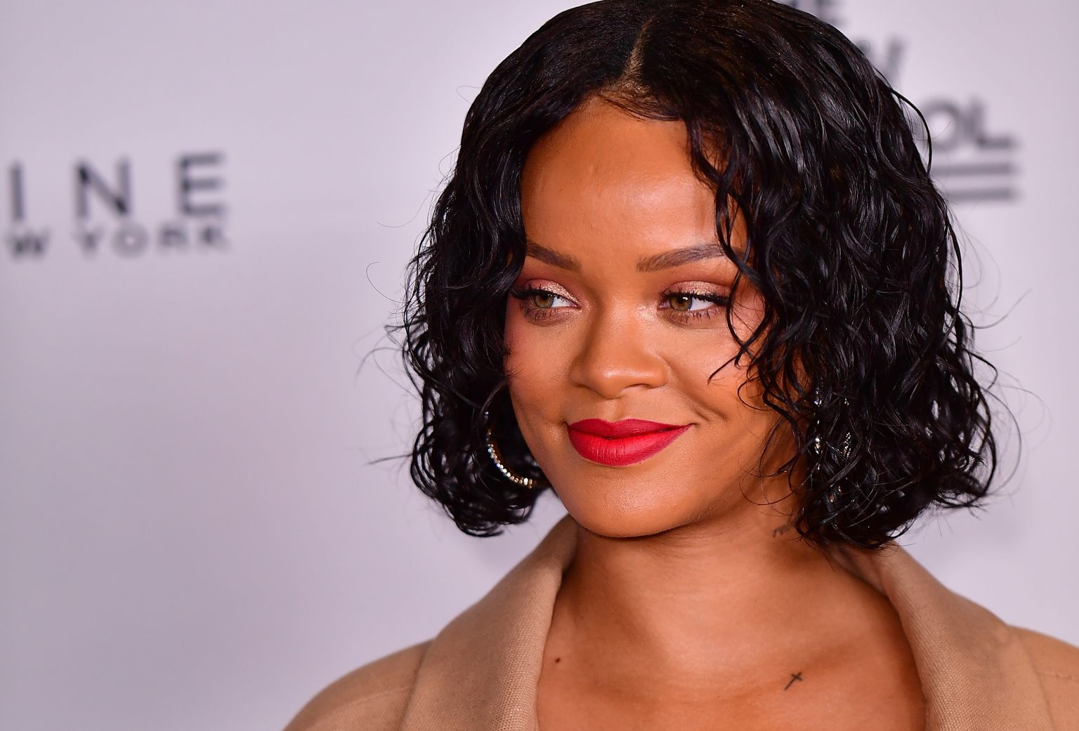Hey Big Head: Here's The IG Account Dedicated To A Big-Headed Rihanna