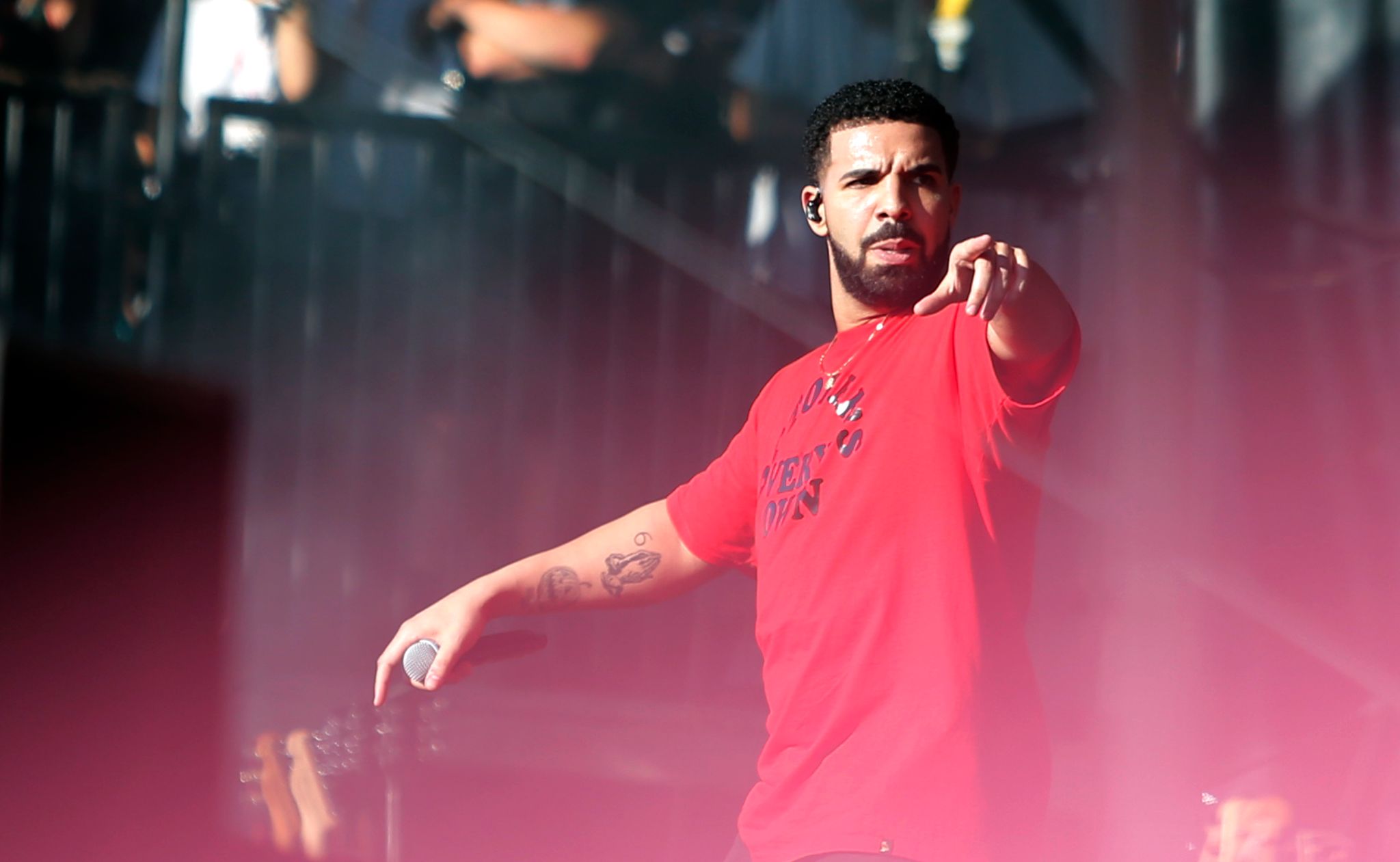 Drake Got Caught Mixing His Drink At A Raptors Game