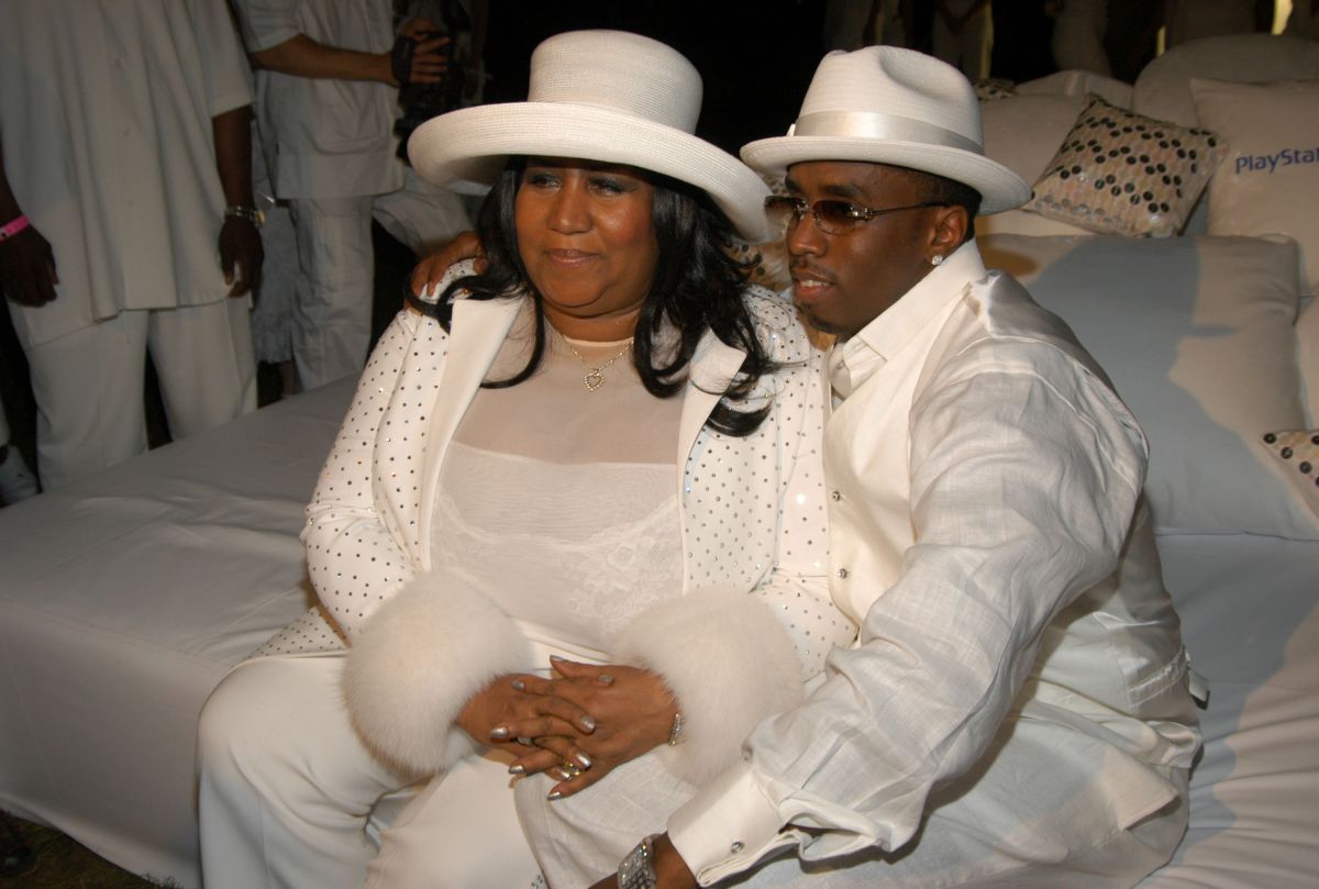 Aretha Franklin & The Famous Friends Who Loved Her (23 Powerful Pics)